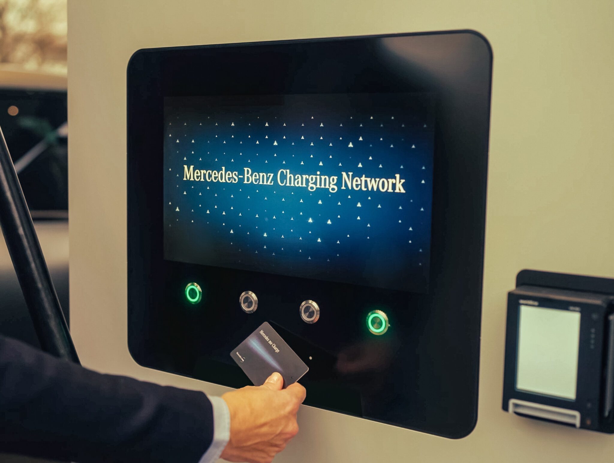 How To Charge - Mercedes-Benz High Power Charging - Mercedes-Benz High ...